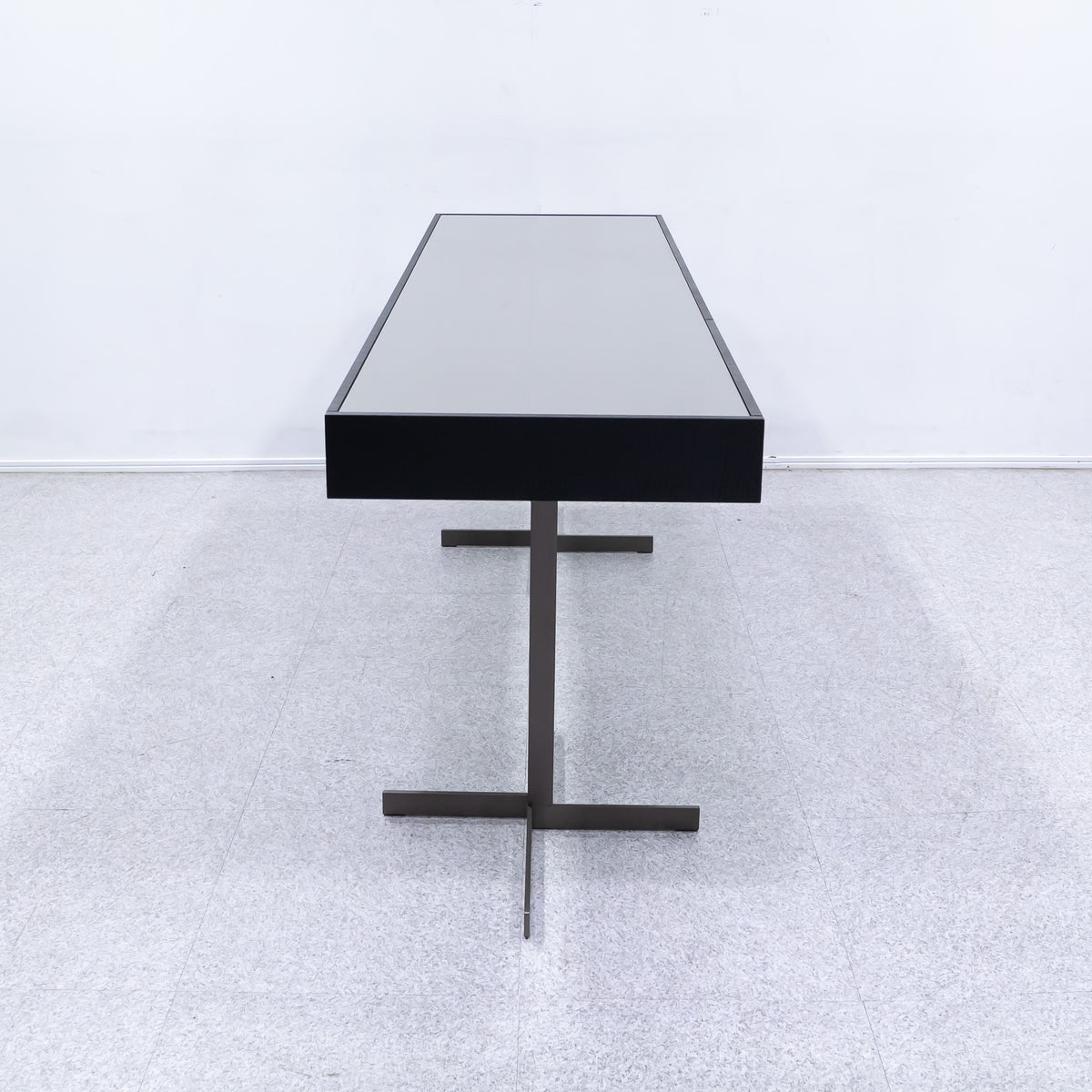 Minotti / CLOSE WRITING DESK – Back to the Furniture