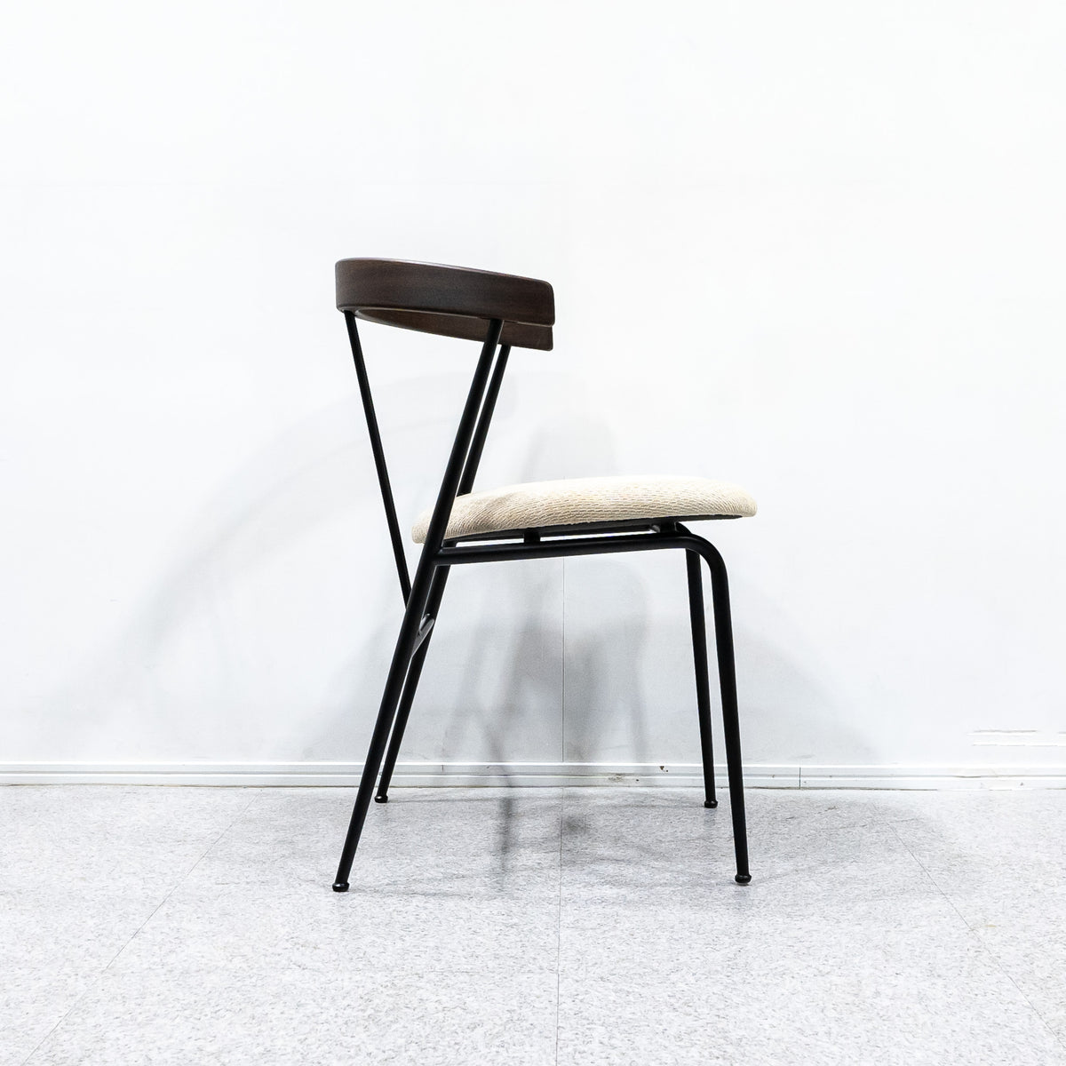 GUBI / Violin Dining Chair – Back to the Furniture